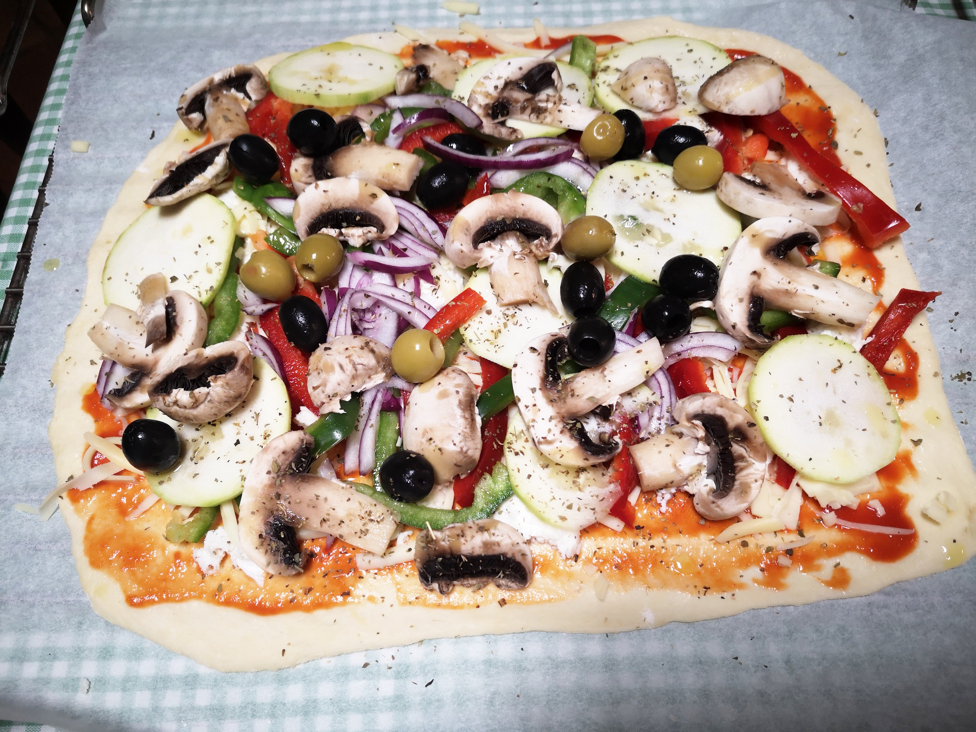 Receta de pizza casera para hacer a mano o con thermomix